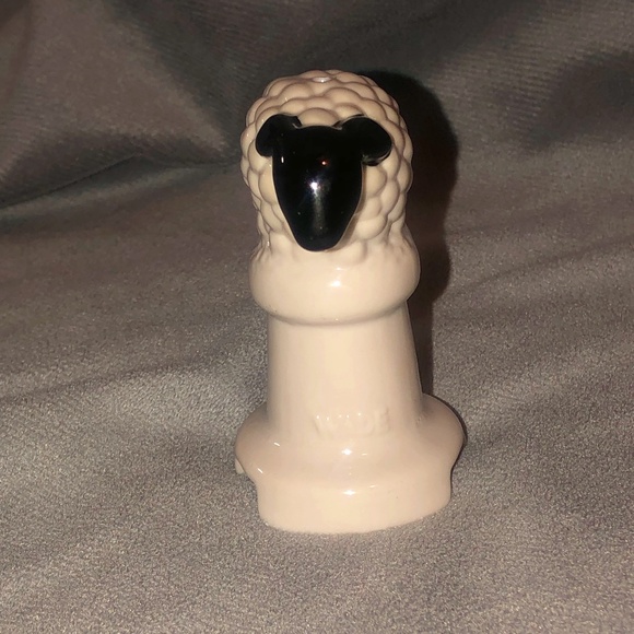 Wade | Kitchen | Wade Ceramics Sheep Pie Funnel 4 Inch | Poshmark